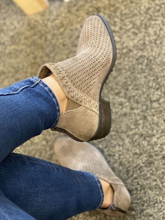 Earth Shoes - Fall Shoe Shopping Adventures - OneSmileyMonkey.com
