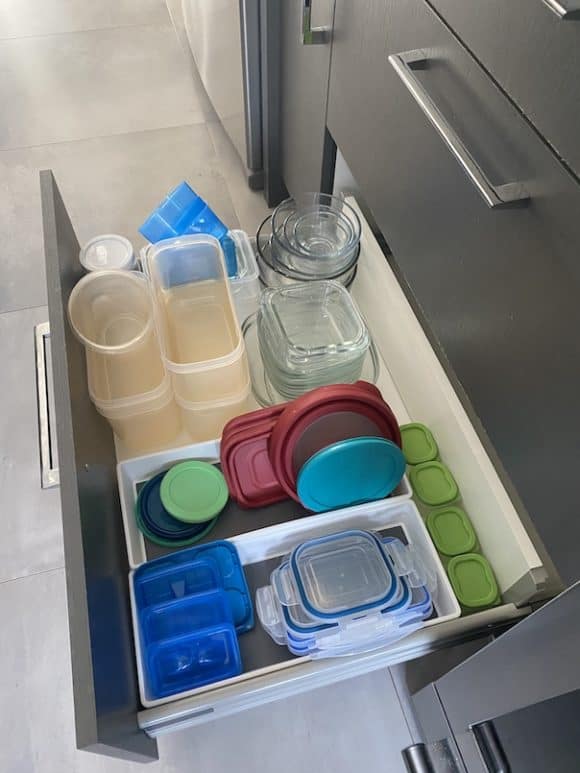 How to Organize Your Tupperware Drawer - Easy Tips - OneSmileyMonkey.com